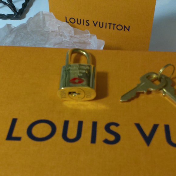 Louis Vuitton | Accessories | Authentic Louis Vuitton Accessories De ...